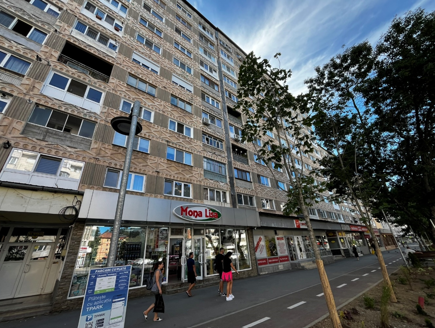 Cota de 1/8 din apartament compus din 3 camere si dependinte situat in ...